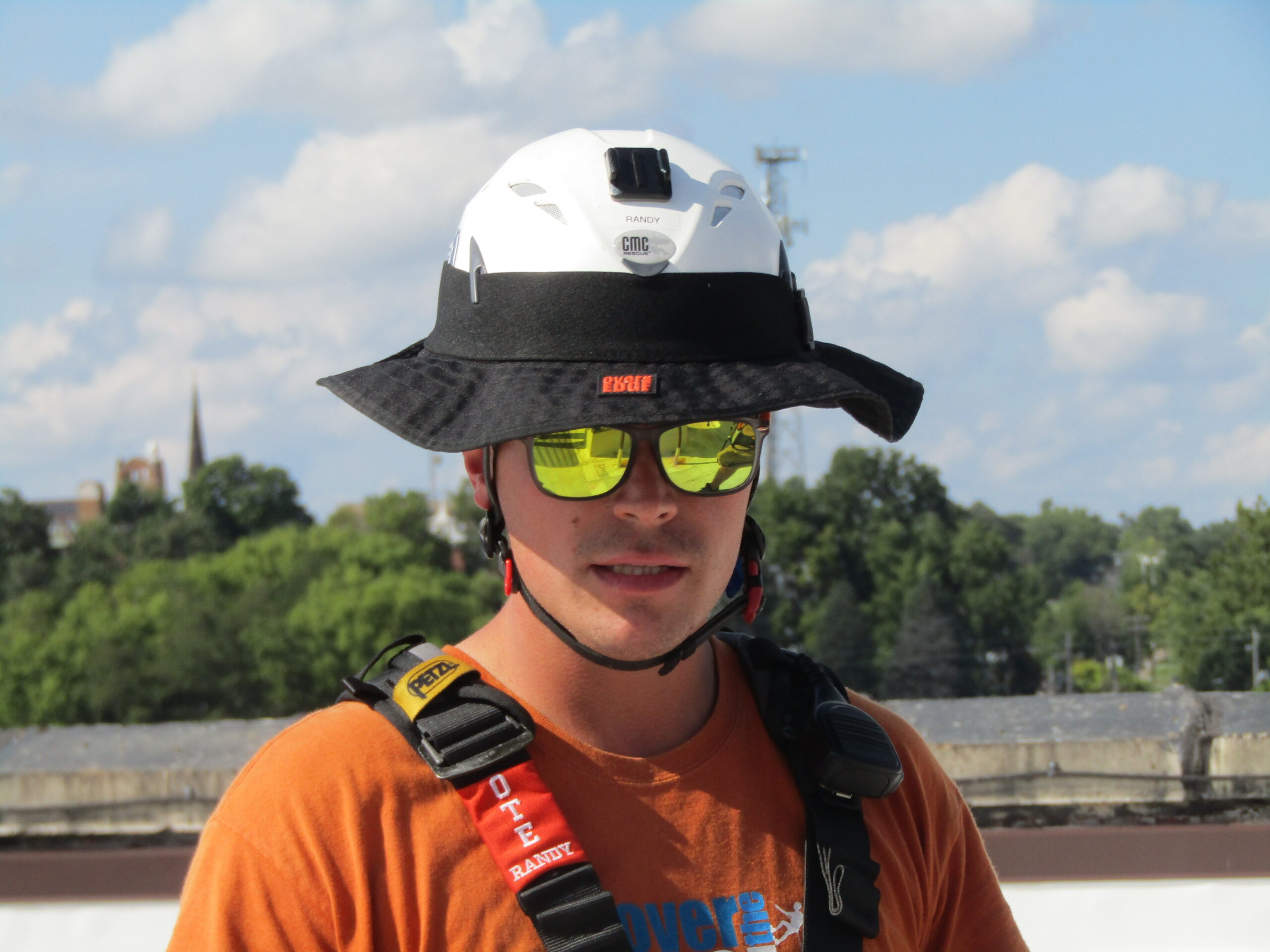 Rappellers face ‘crazy fear,’ raise money to help QC kids