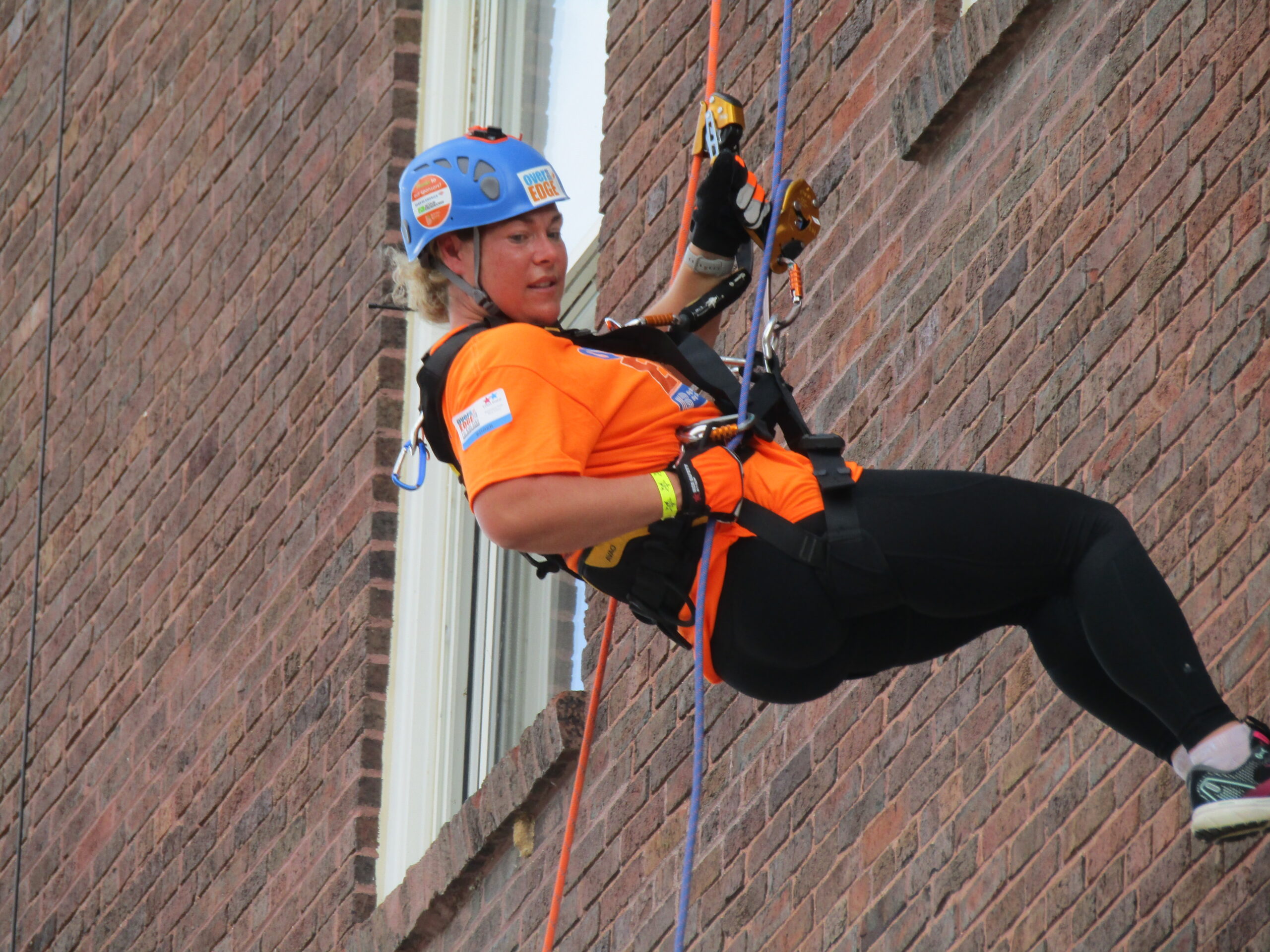 Rappellers face ‘crazy fear,’ raise money to help QC kids