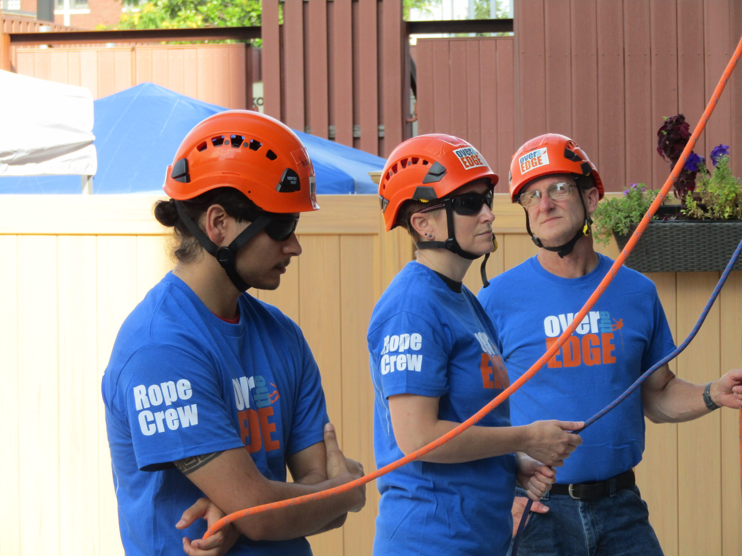Rappellers face ‘crazy fear,’ raise money to help QC kids