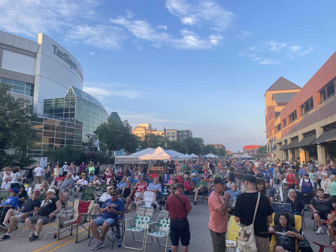 Moline crowd seeks help naming new annual festival