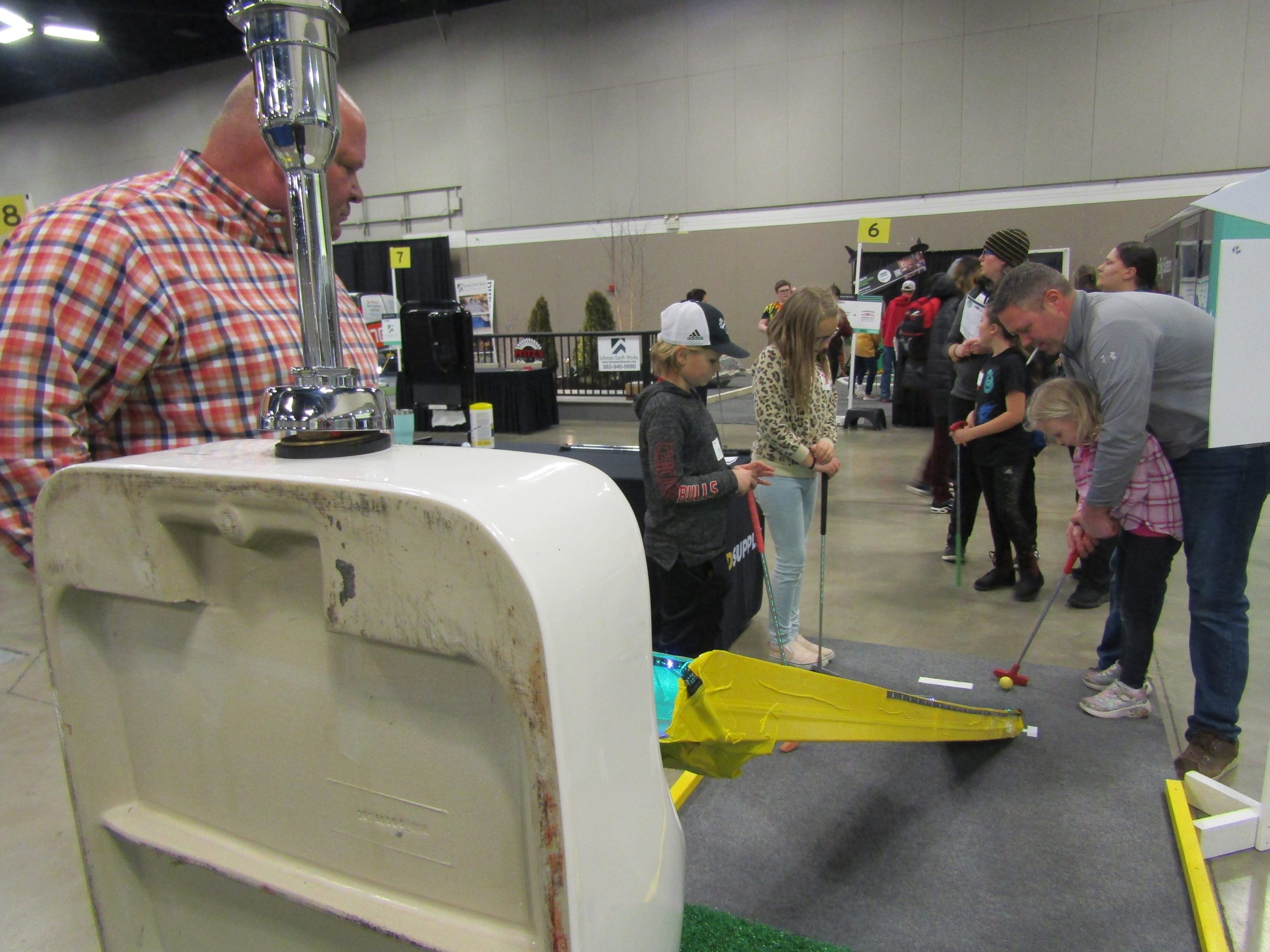 Putt A Round opens with golf, pizza and a lot of fun