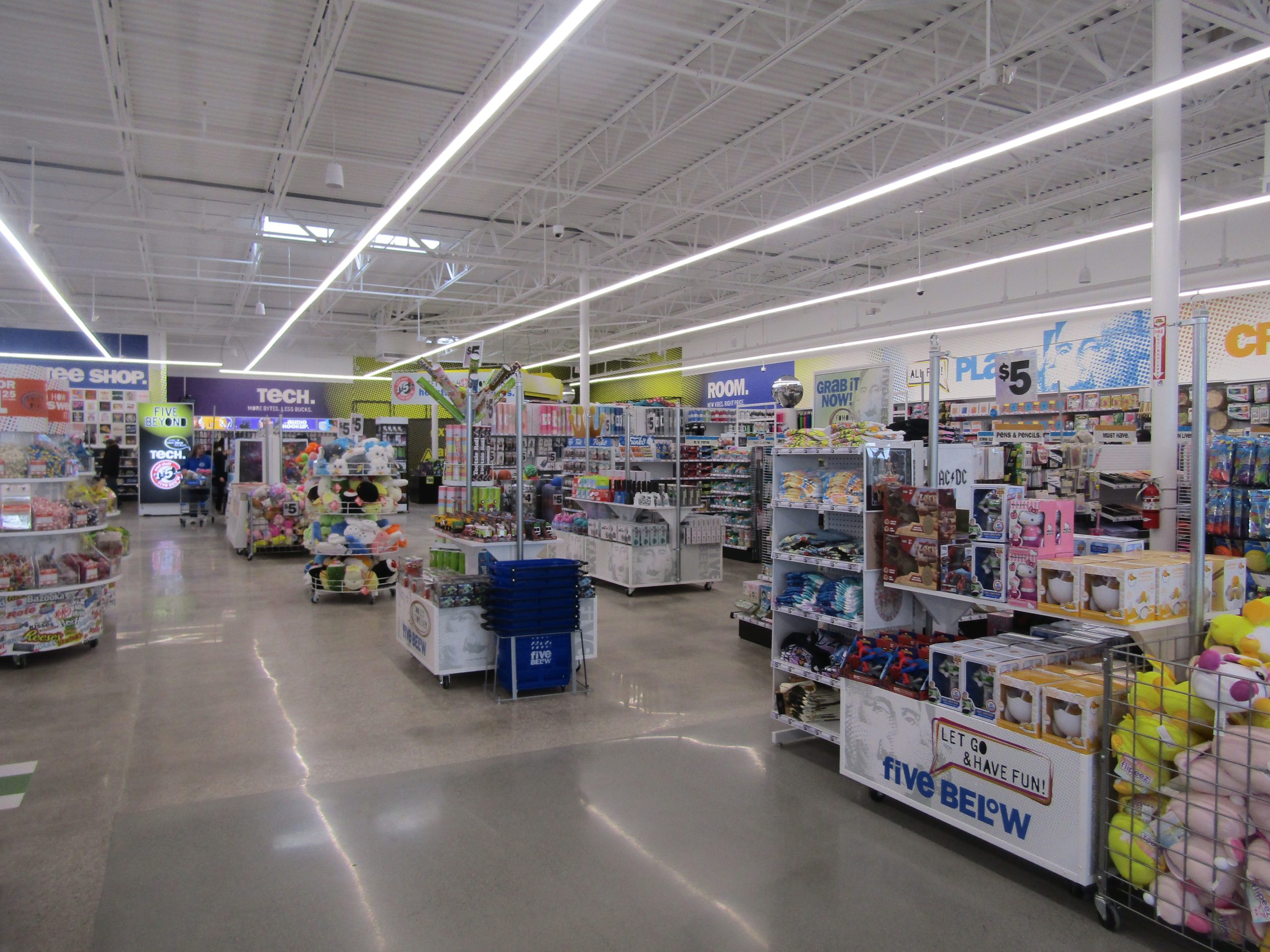 Five Below store opens, joins the Silvis ‘family’