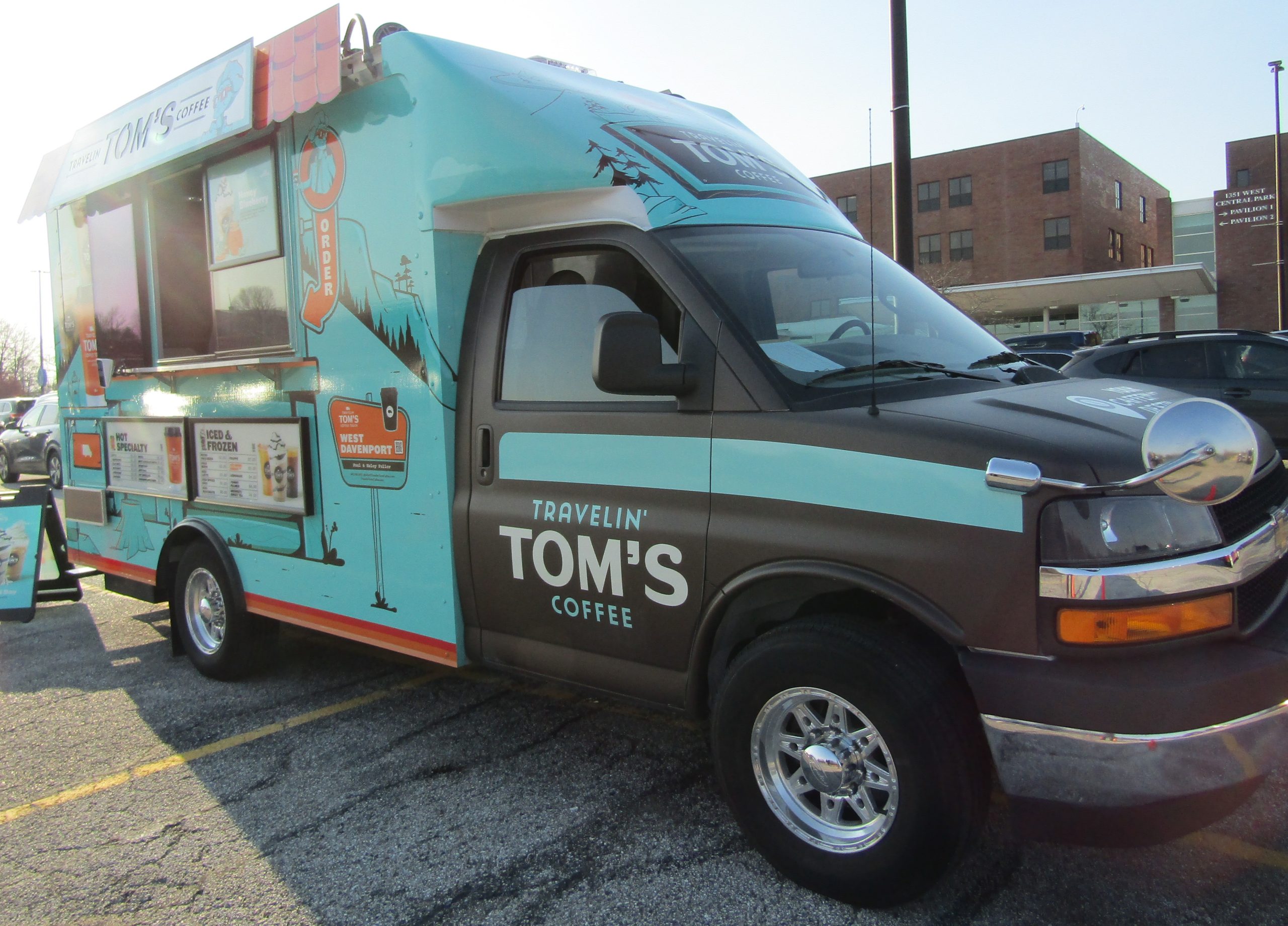 Travelin’ Tom’s truck offers customers a little pick-me-up