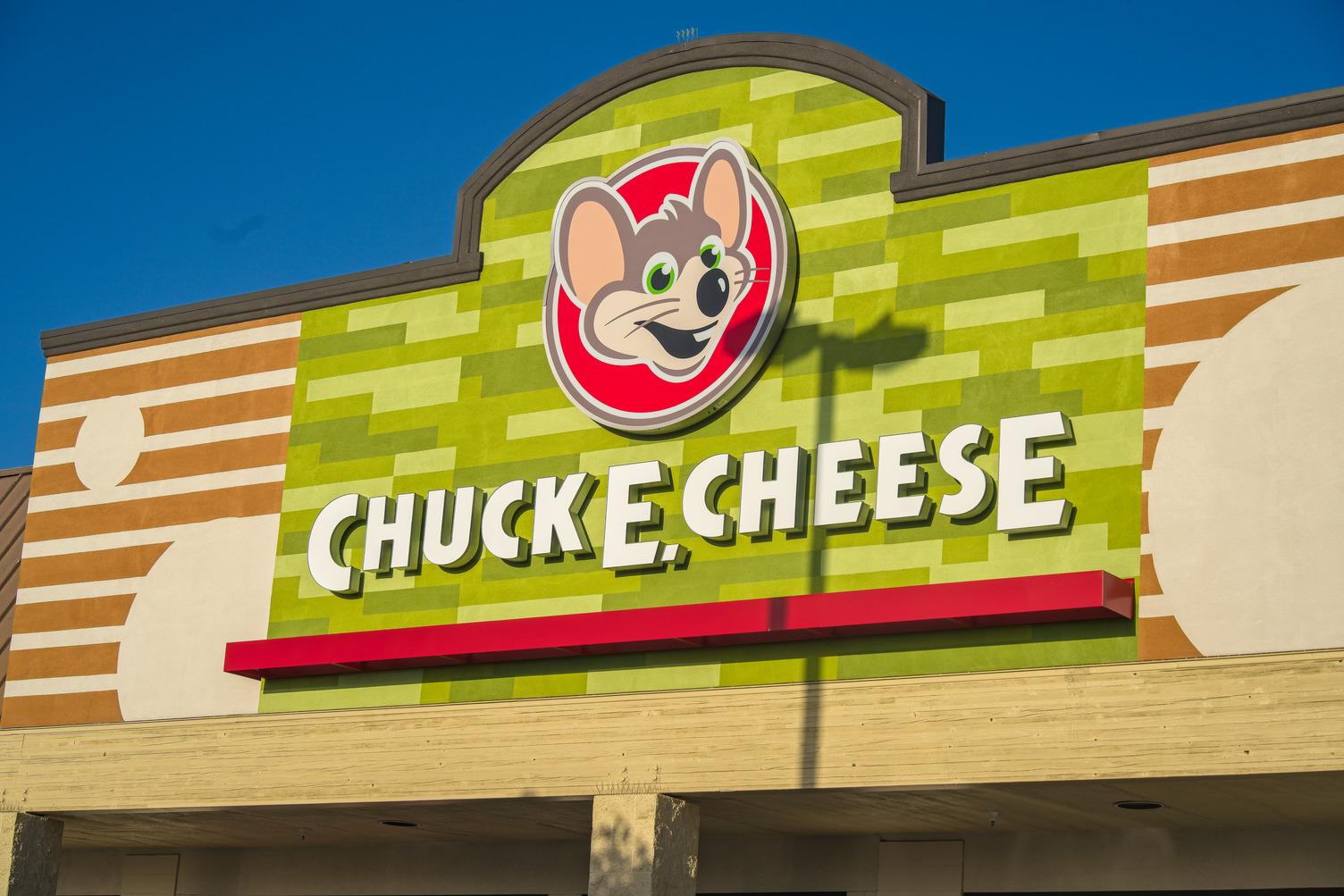 Chuck E. Cheese closes in Davenport